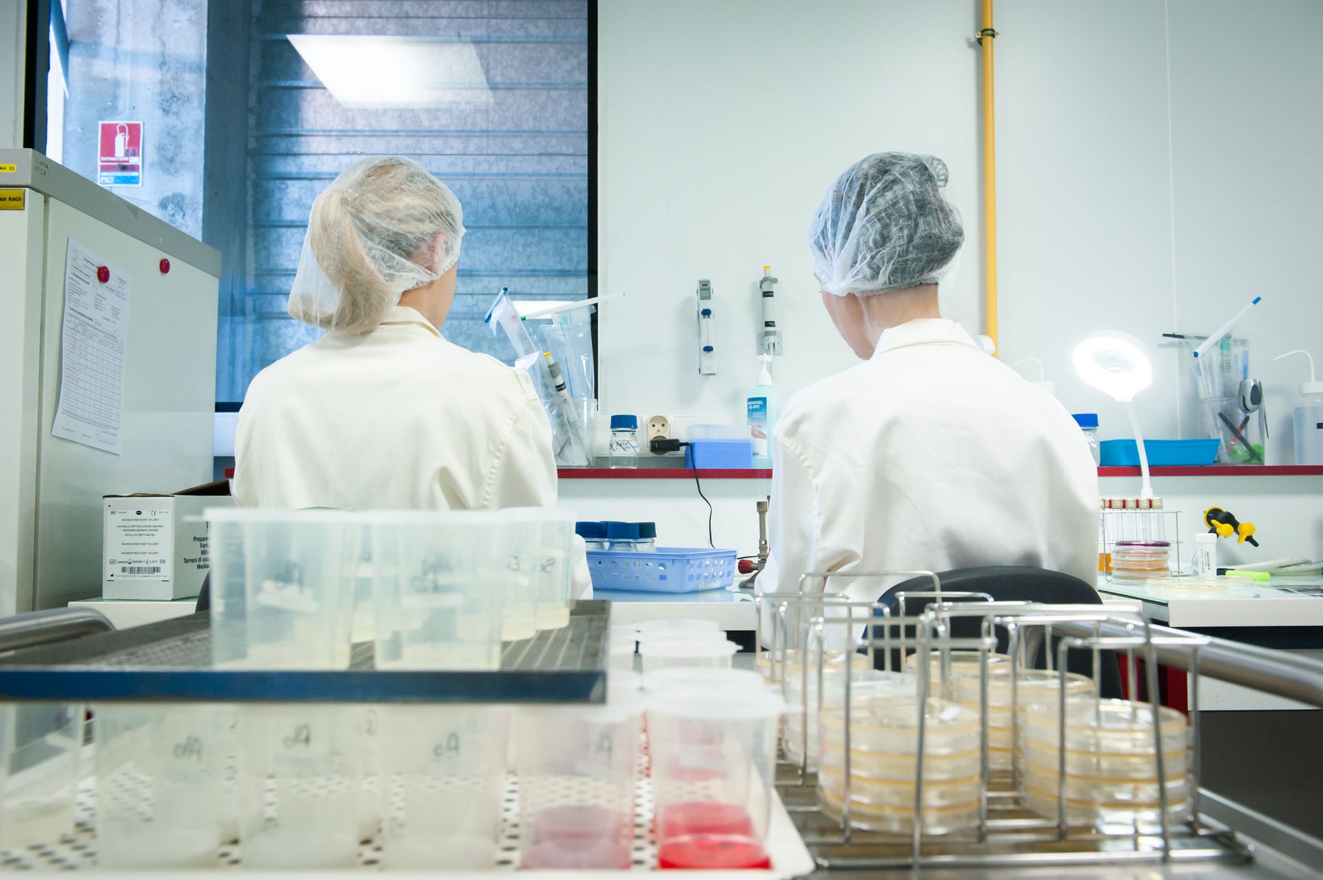 Albhades propose une expertise complète en analyses physico-chimiques,